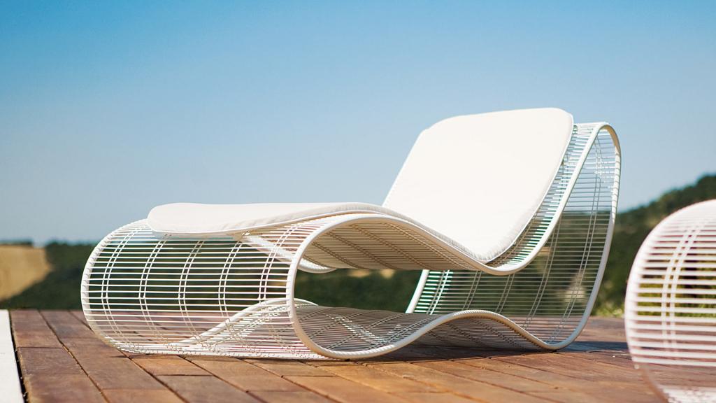 Sinuo Modern & Luxury Metal Frame Sunbed | Shop Online - Italy Dream Design